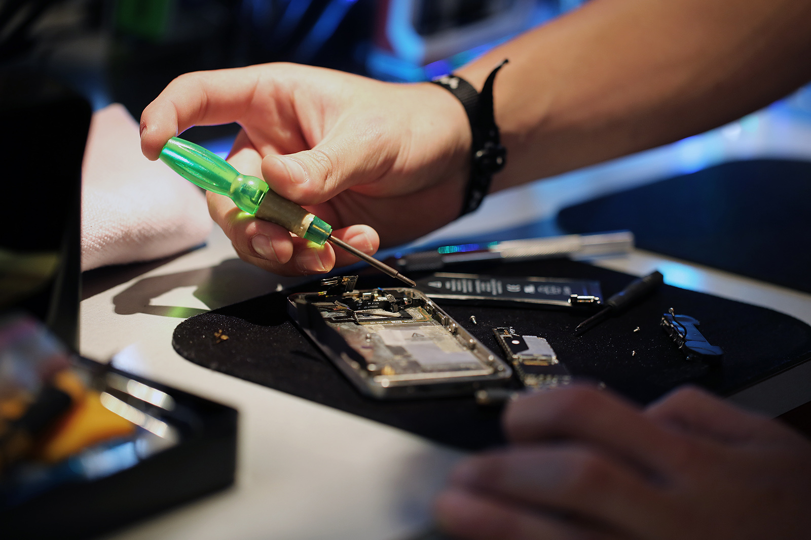 Phone Fix Express – Phone Fix Express is a store that specializes in ...